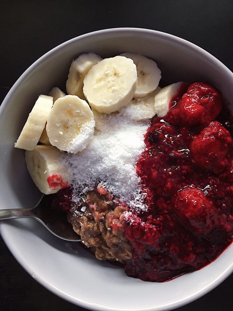 EASY AND DELICIOUS OATMEAL RECIPE - Alexandra Bulac